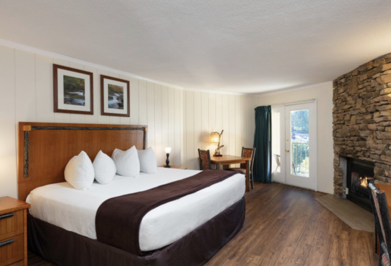 Gatlinburg, TN Vacation Package $99* 3 nights at River Terrace Resort